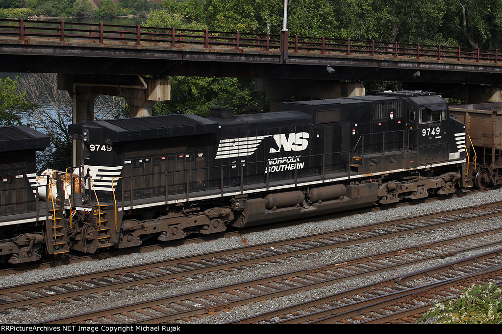 NS 9749